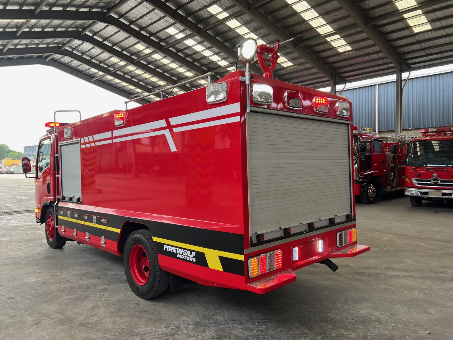 Isuzu NPR85 Simple Compact Version 3000 Liters Stainless Steel water ...