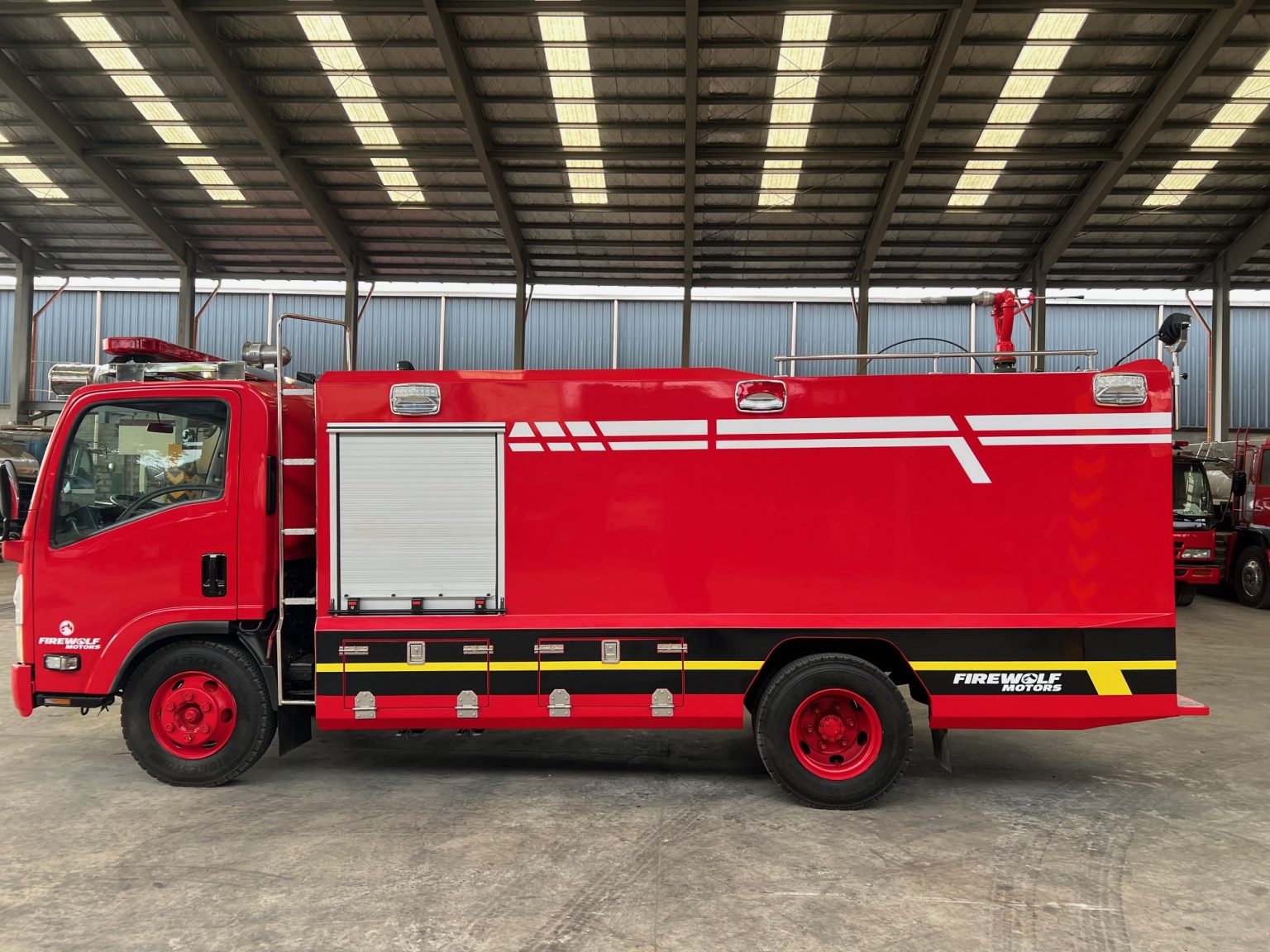 Isuzu NPR85 Simple Compact Version 3000 Liters Stainless Steel water ...