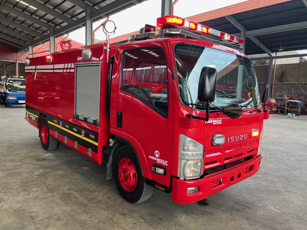 Isuzu NPR85 Simple Compact Version 3000 Liters Stainless Steel water ...